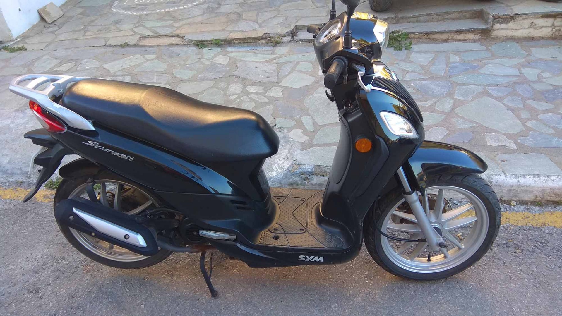 Rent a scooter bike car in Alonissos.Γραφείο ενοικίασης Μοτό ...